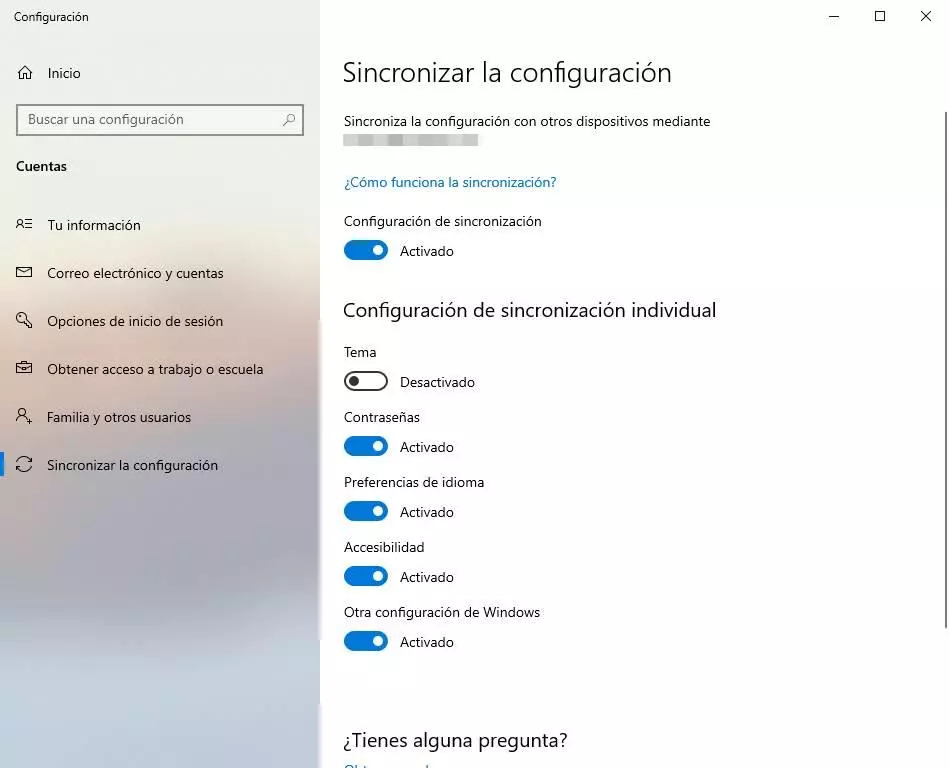 Díchumasaigh cúlraí agus téamaí sioncrónaithe Windows 10