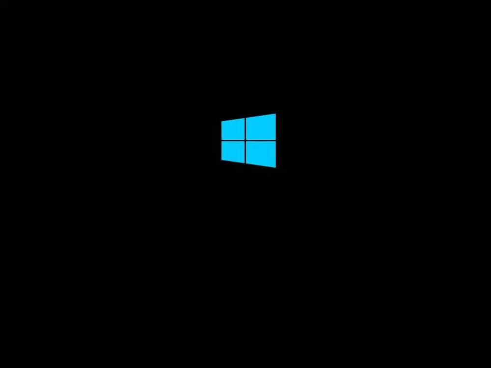 Notiek Windows NT OS kodola ielāde