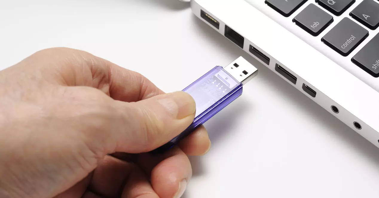 Een bepaalde USB-poort uitschakelen vanuit Windows 10 25139_1