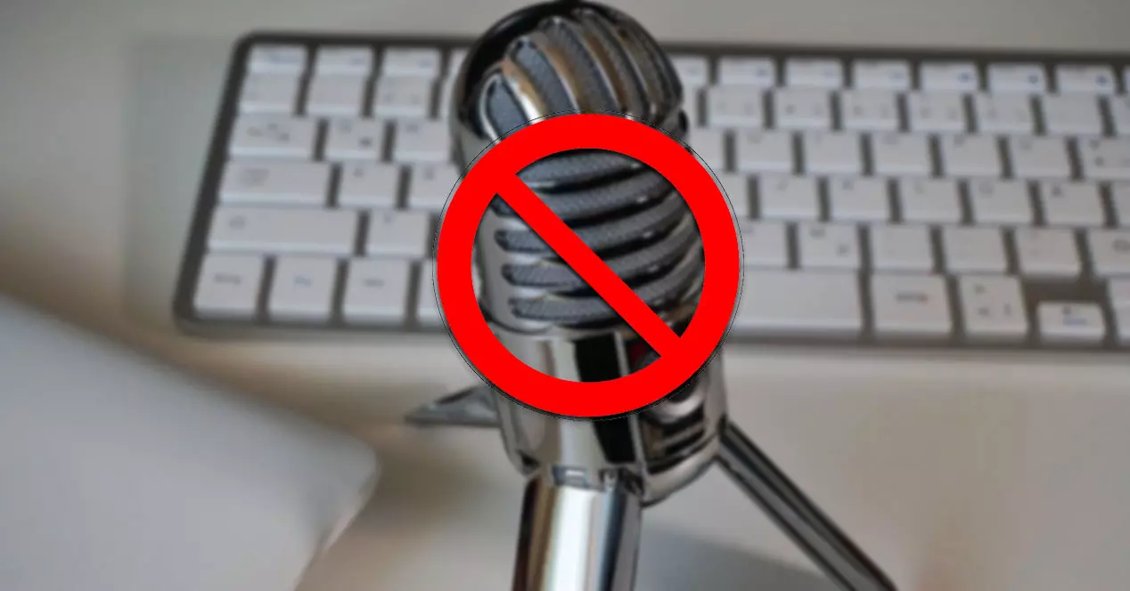 Disable microphone in Windows 10