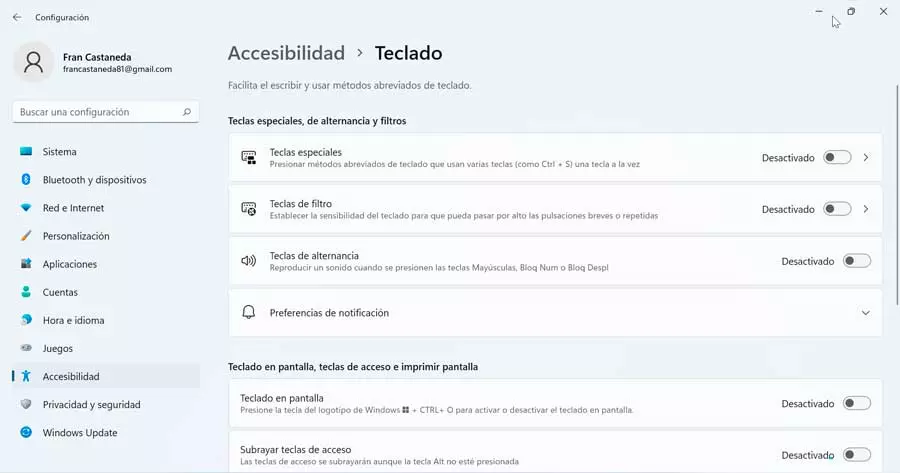 Accesibilidade e teclado en Windows 11