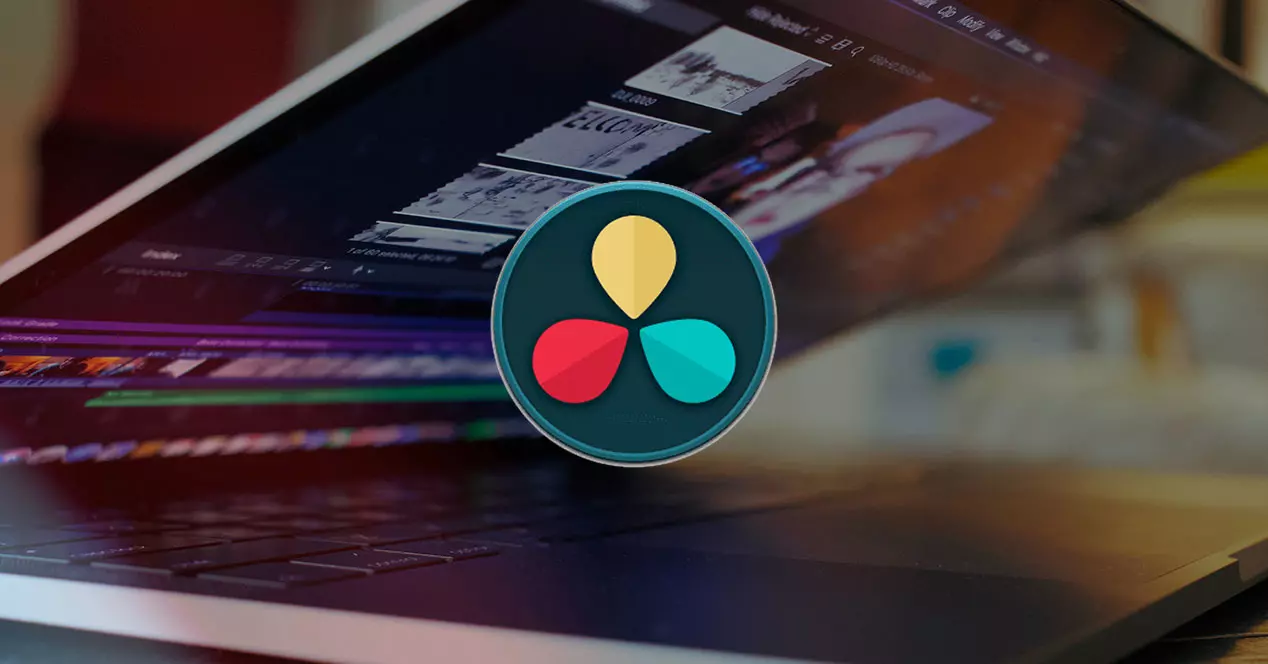 Buka Macbook dengan program DaVinci Resolve